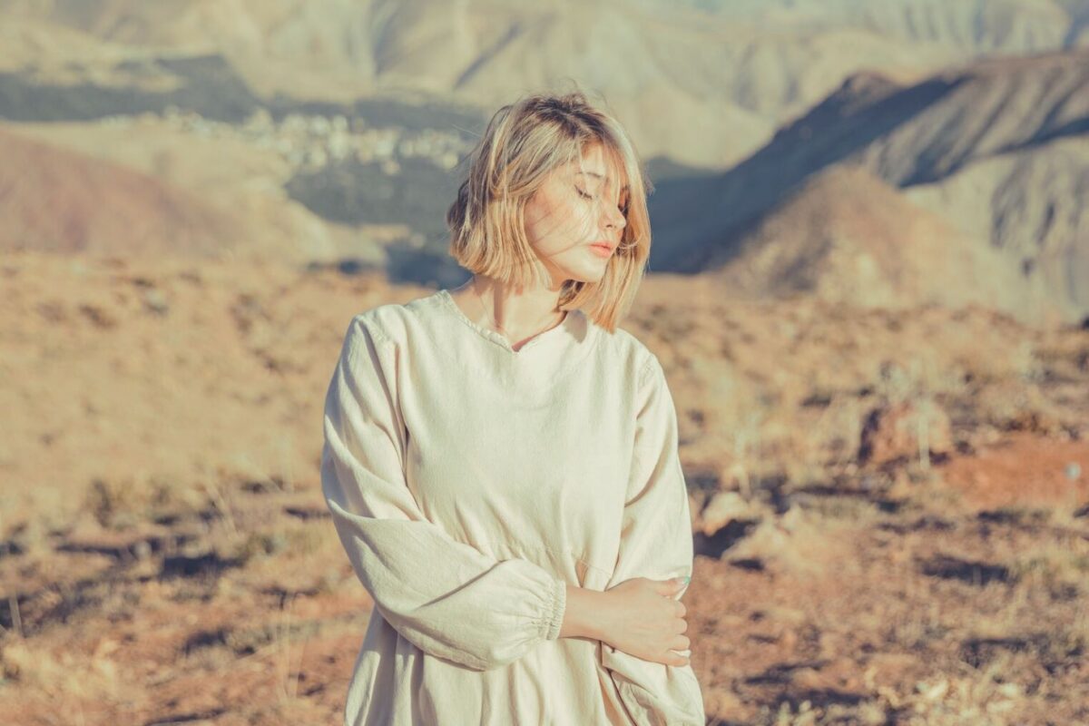 30 Grounding Journal Prompts to Soothe Yourself - Ambitiously Alexa